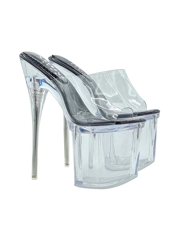 Clear clogs: the latest trend to follow | Transparent clogs with very ...